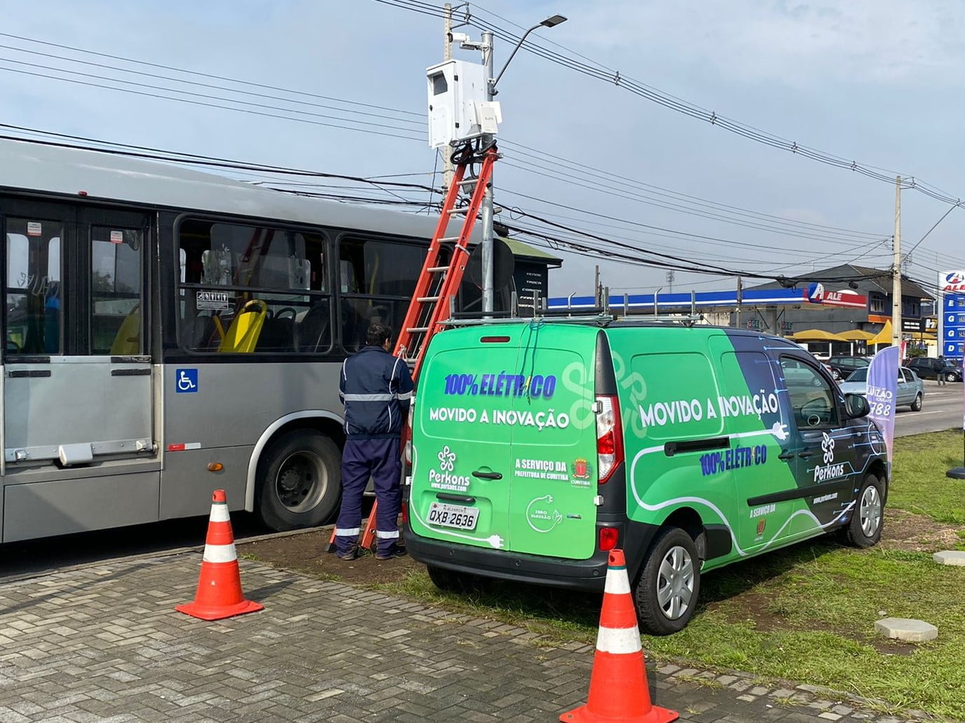 Perkons apresenta primeiro carro 100% elétrico da frota para manutenção ...